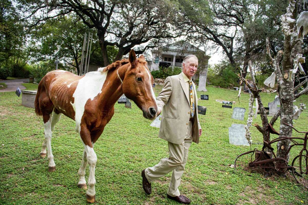 San Antonio lawyer Phil Ross resigns rather than face discipline