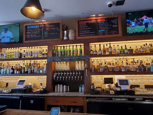 16 best Oakland bars: Where to grab a drink right now