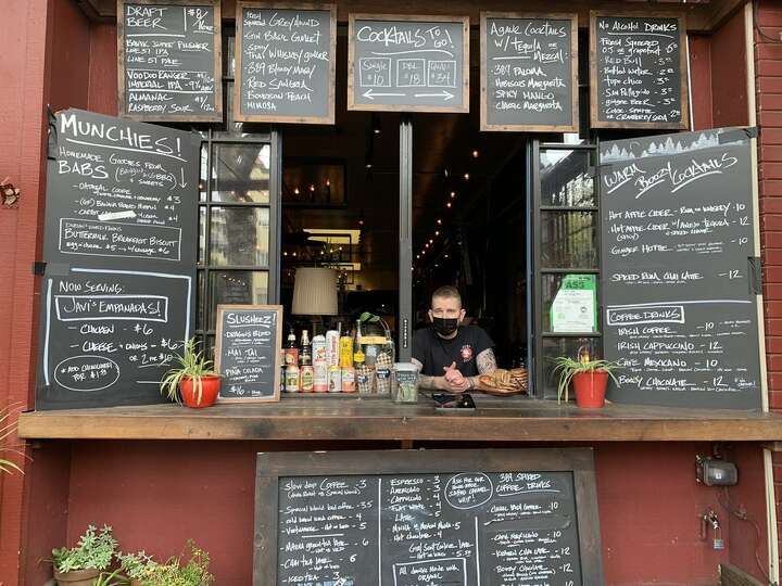 16 best Oakland bars: Where to grab a drink right now