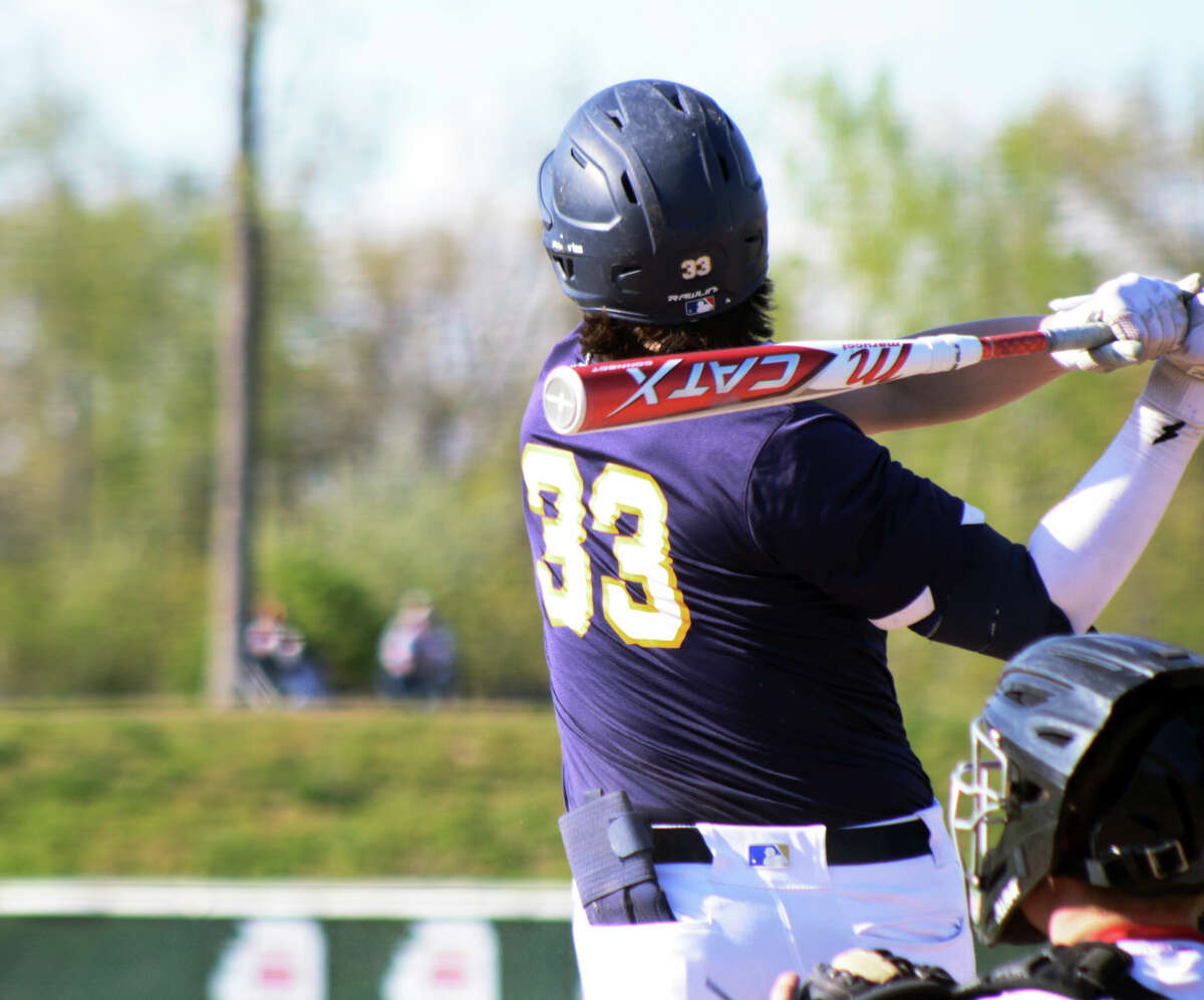 Griffins stay undefeated with win over Alton