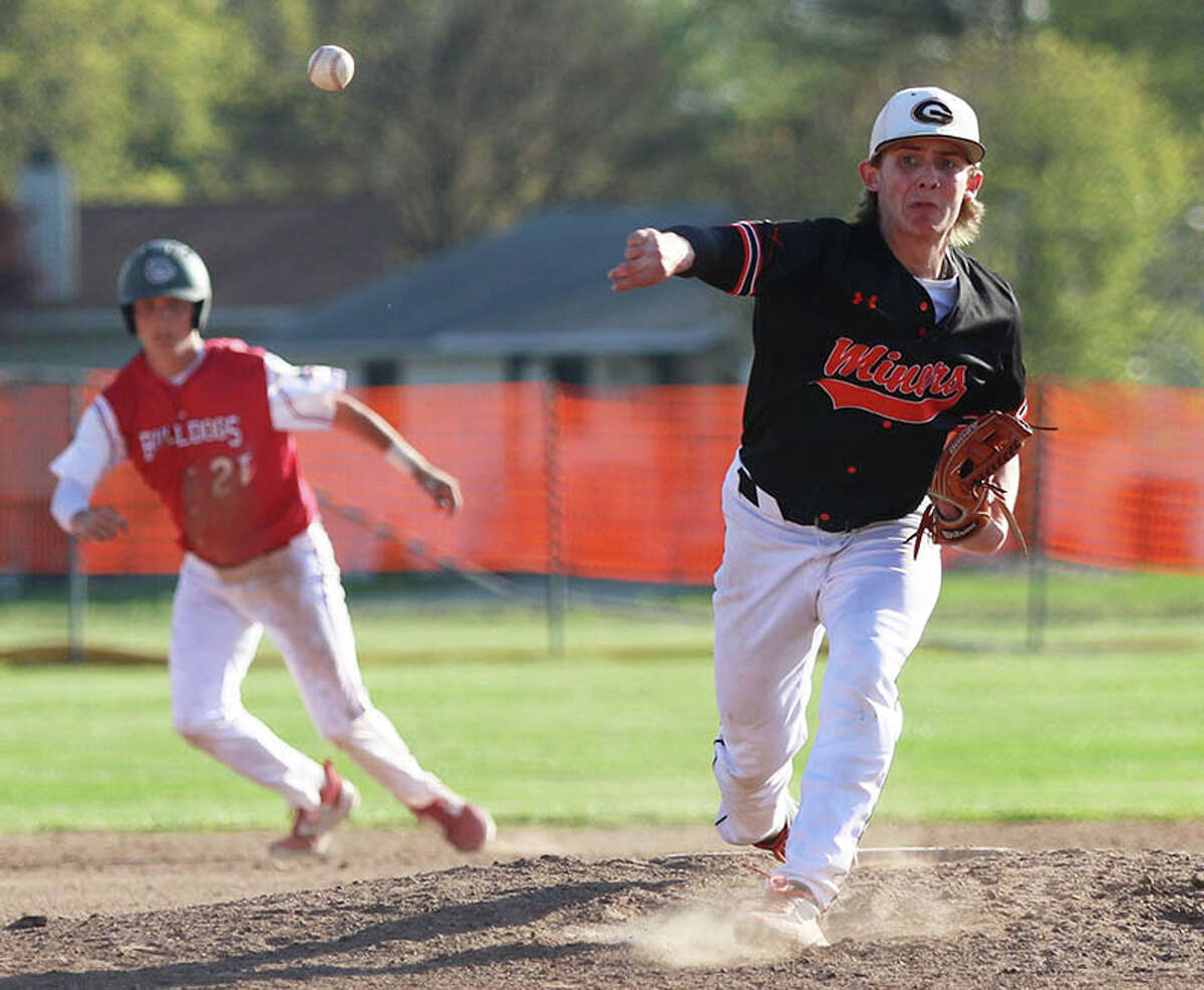 Kamryn Link, Bryce Buhs lead Miners to SCC win at Staunton