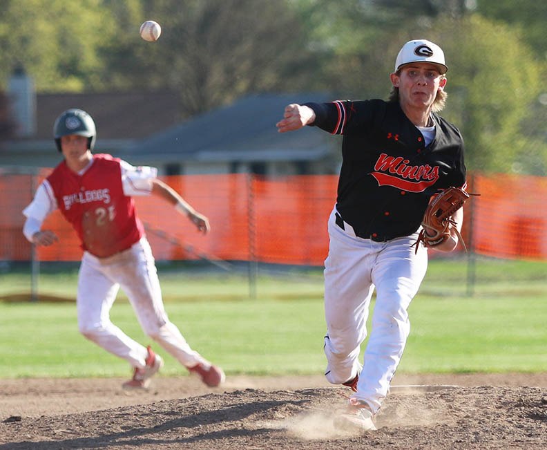 Kamryn Link, Bryce Buhs lead Miners to SCC win at Staunton