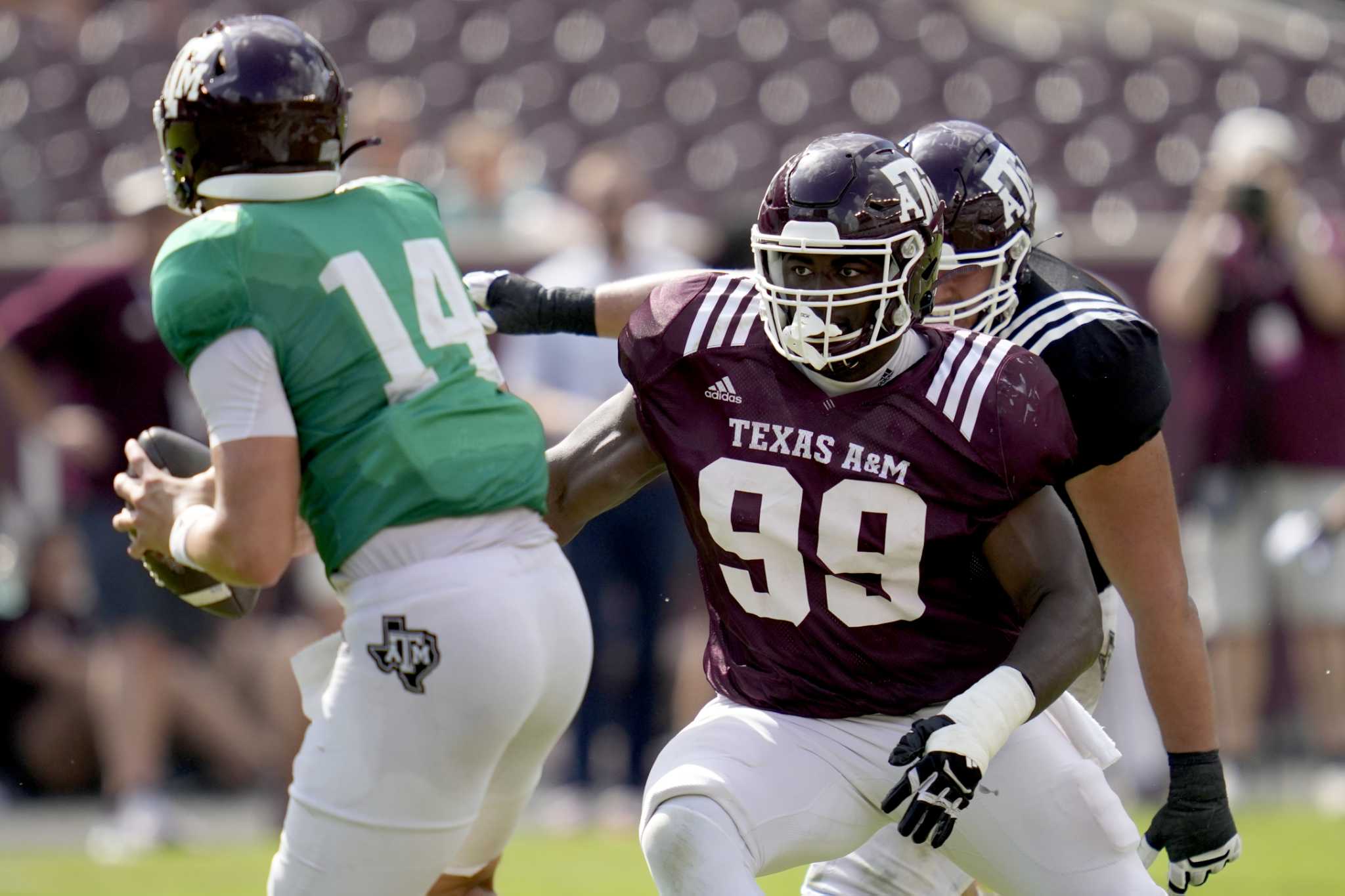 Texas A&M football: Five-star offensive lineman picks Aggies