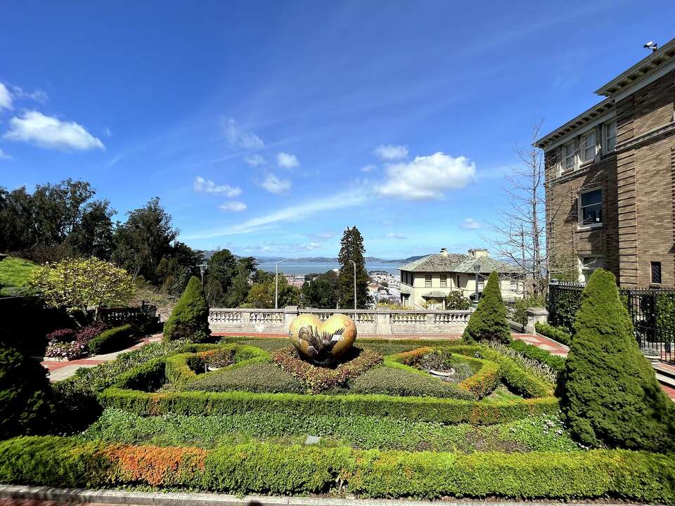 Lyon Street Steps, a SF hidden gem worth climbing