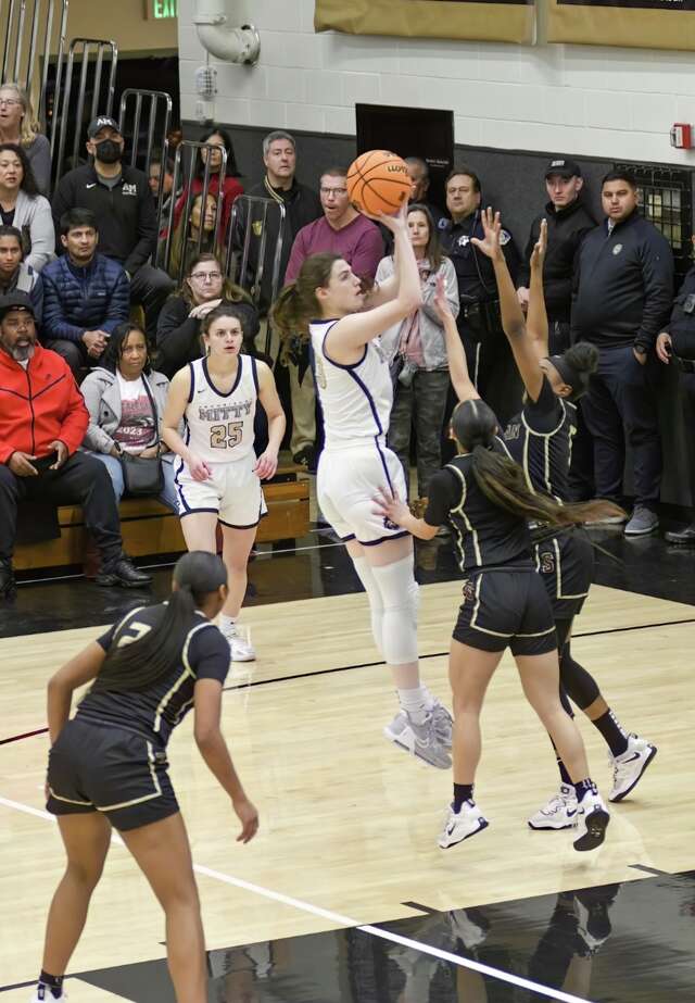 What you need to know about UConn commit Morgan Cheli