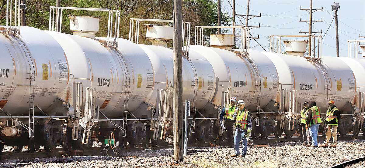 Train derails by Wood River Phoebe Goldberg Overpass