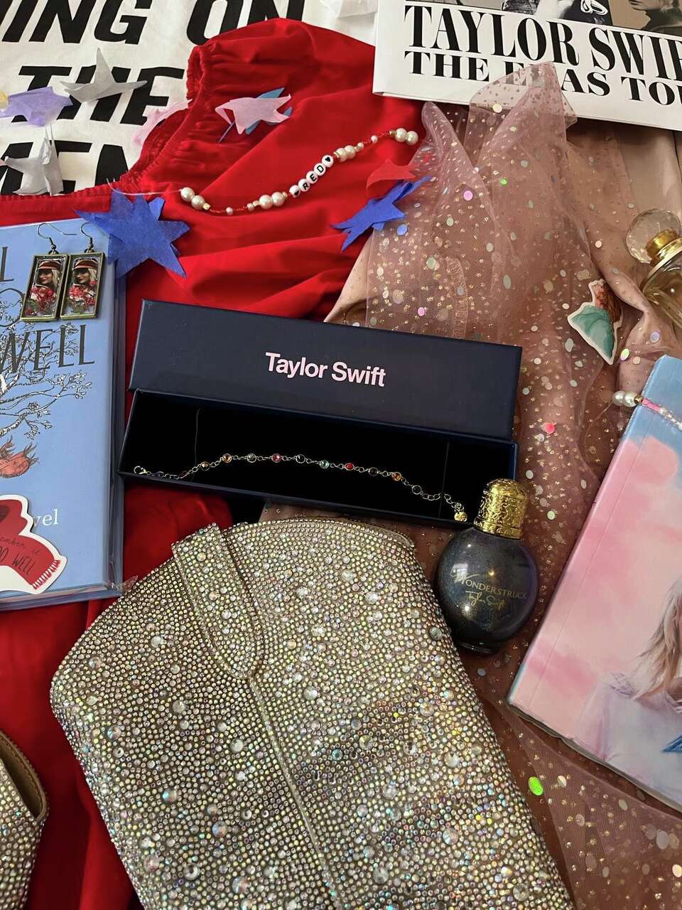 Houston Swifties band together to welcome Taylor Swift's Eras Tour