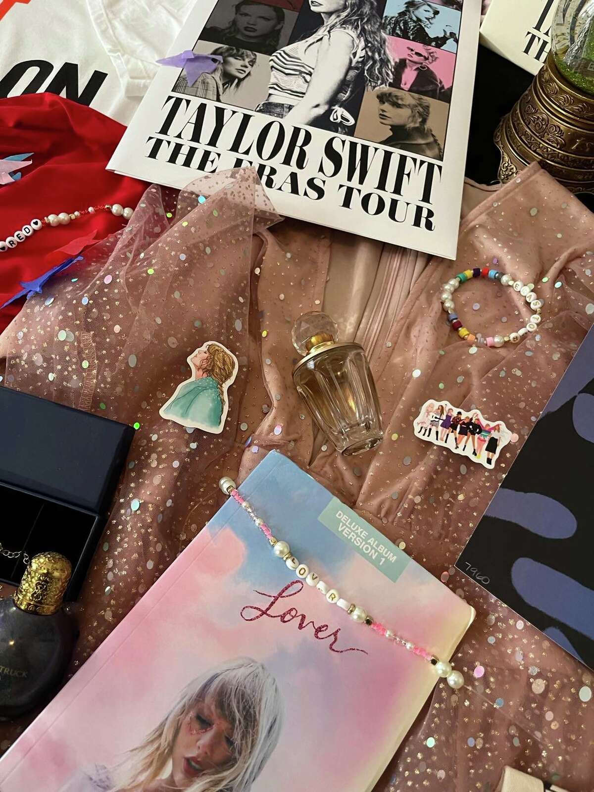 Houston Swifties band together to welcome Taylor Swift's Eras Tour