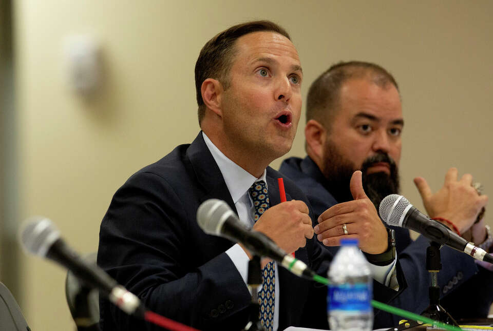 Can Dustin Burrows or David Cook restore integrity in the Texas House?