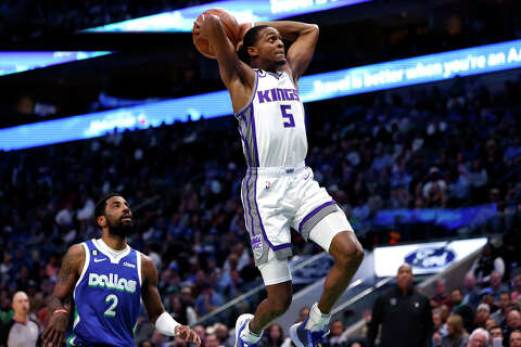 Ex-Cypress Lakes standout De'Aaron Fox wins Jerry West Award