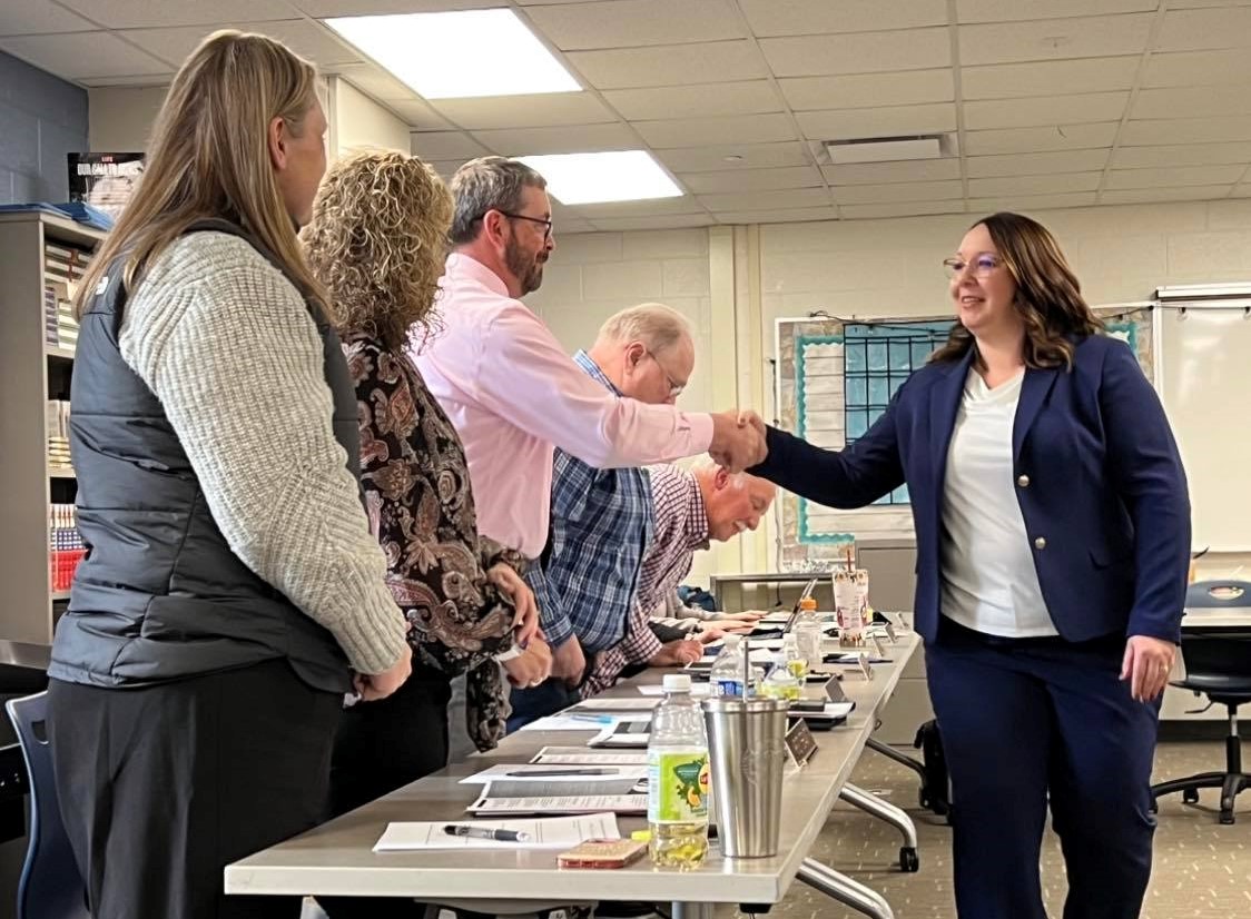 Meridian board rates new superintendent as effective