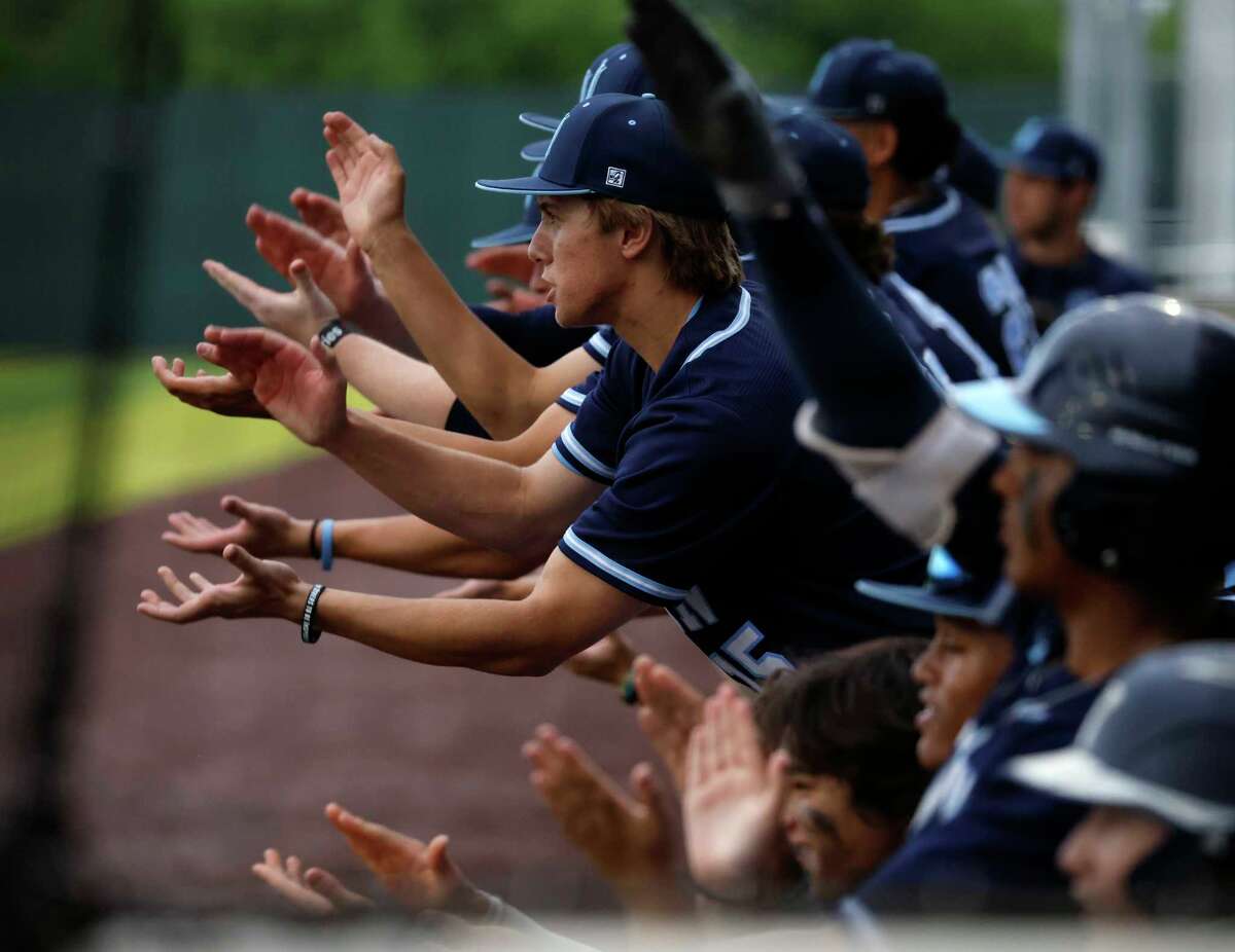 Reagan outlasts Johnson in extra innings
