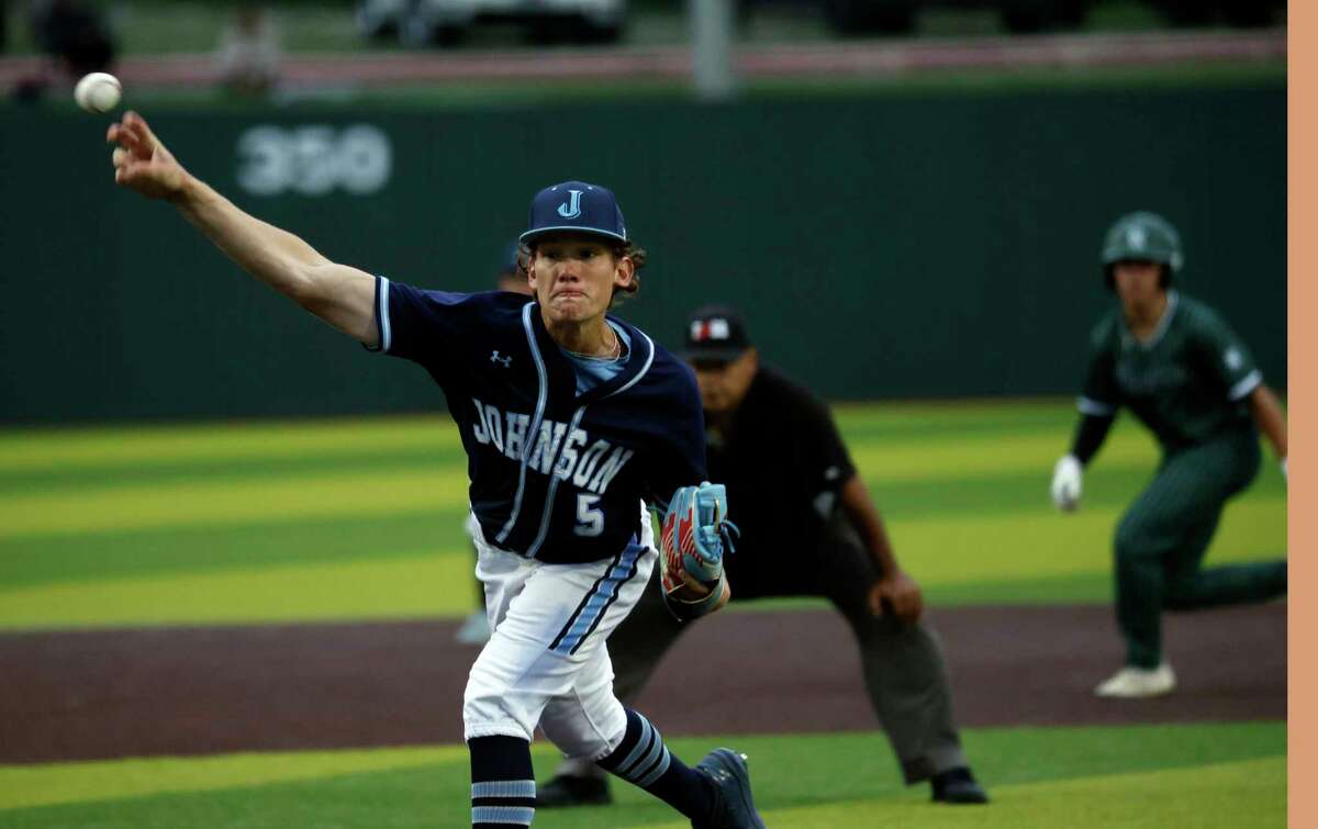 Reagan outlasts Johnson in extra innings