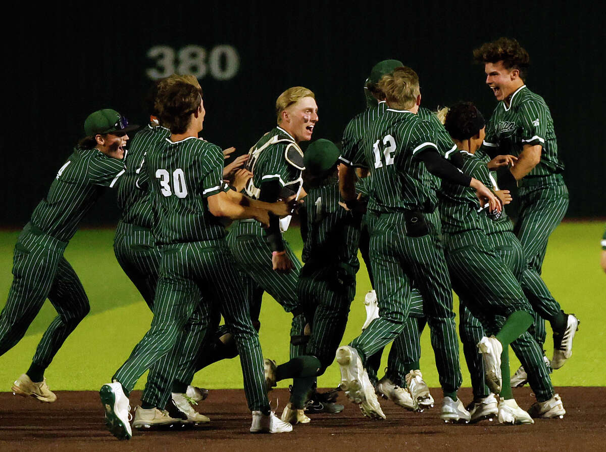 Reagan outlasts Johnson in extra innings