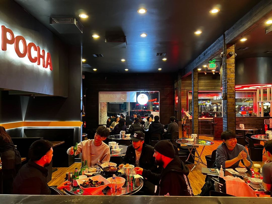 Korean chef Baek Jong-won's Hanshin Pocha has opened in Oakland.