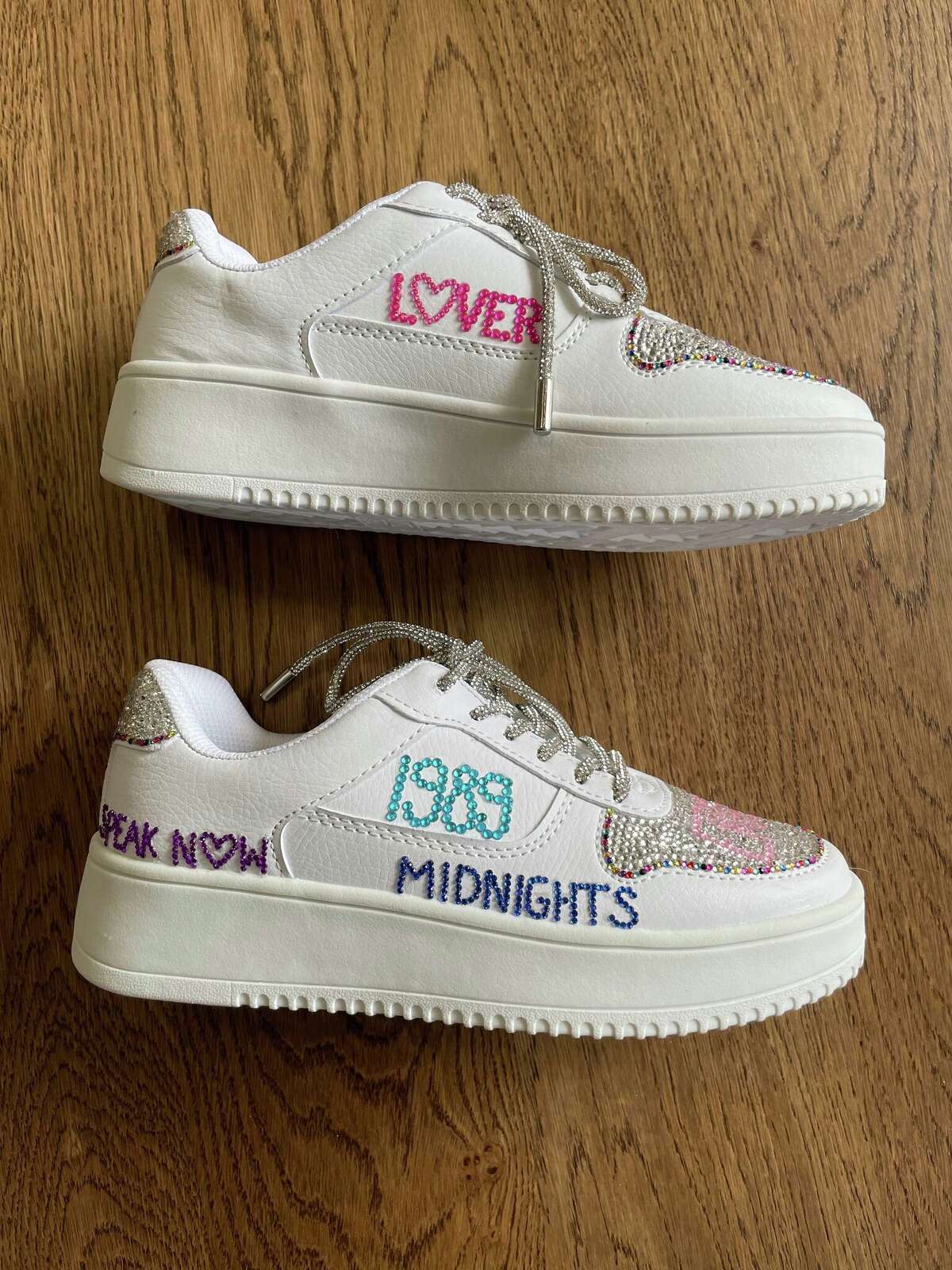 Houston Swifties band together to welcome Taylor Swift's Eras Tour