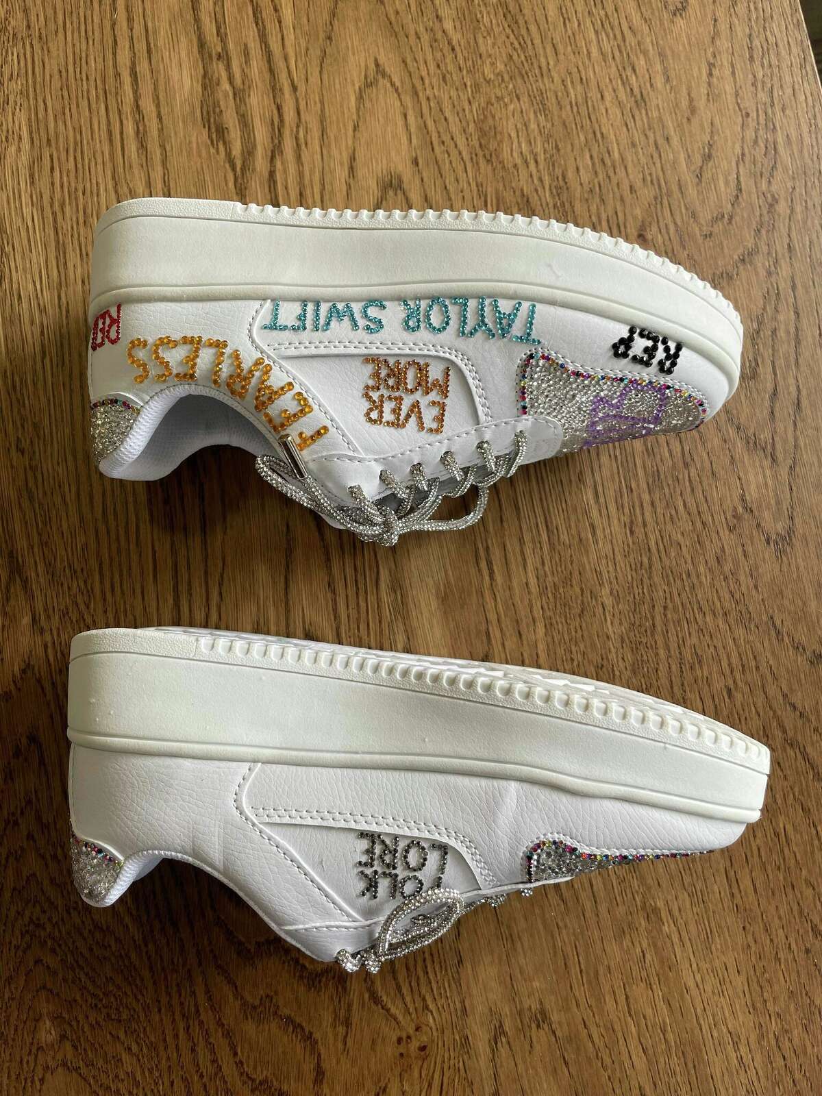 Houston Swifties band together to welcome Taylor Swift's Eras Tour