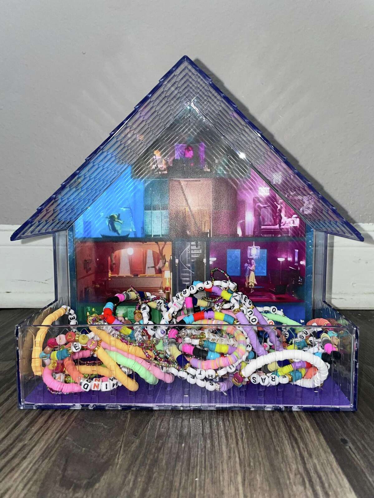 Houston Swifties band together to welcome Taylor Swift's Eras Tour