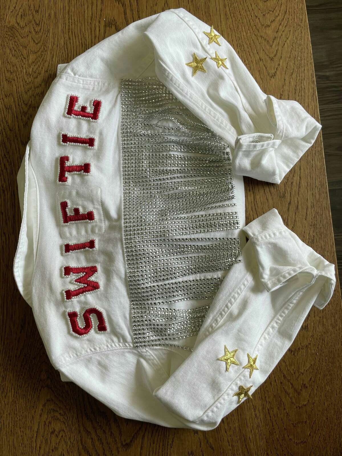 Houston Swifties band together to welcome Taylor Swift's Eras Tour