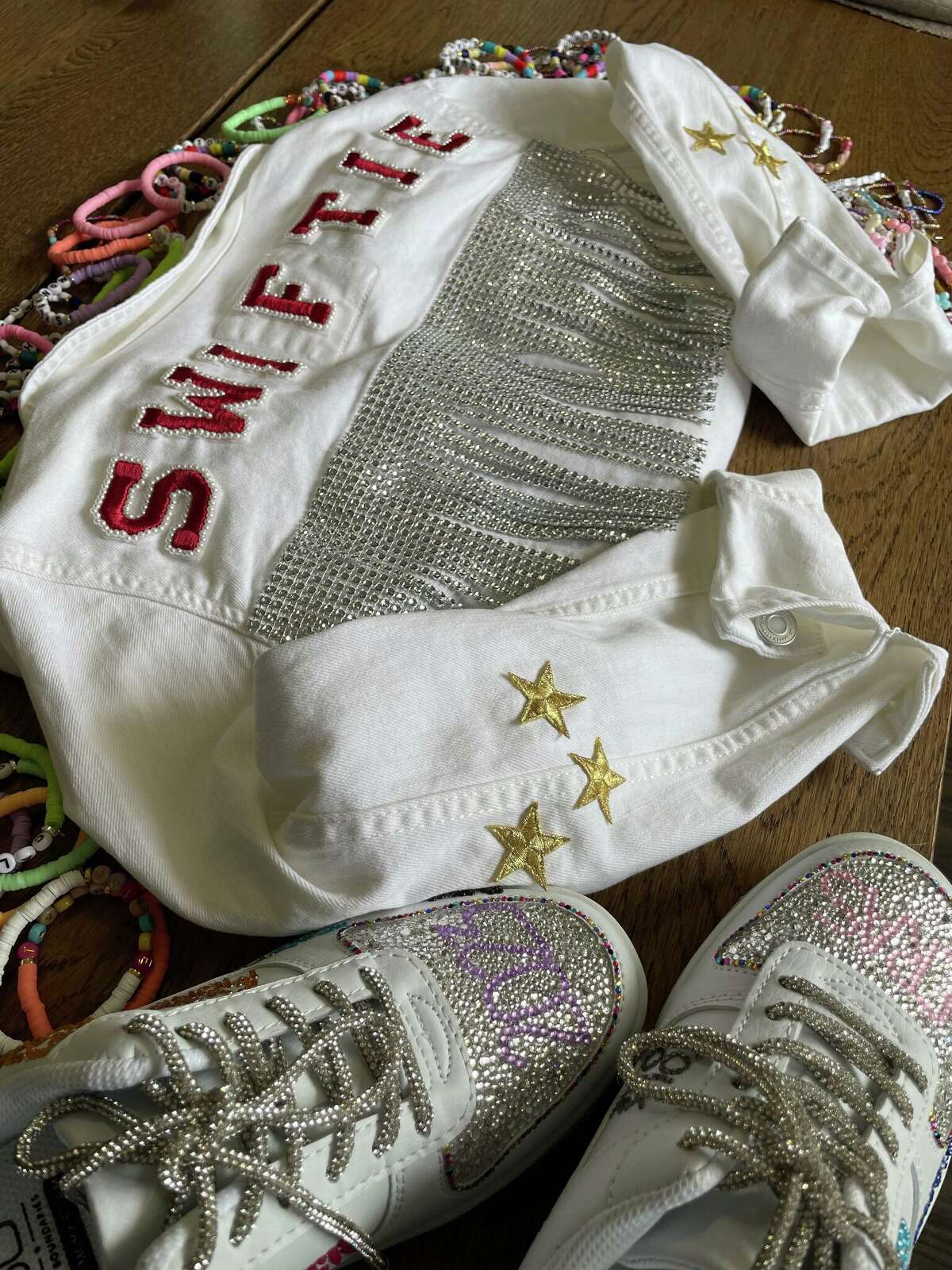 Houston Swifties band together to welcome Taylor Swift's Eras Tour