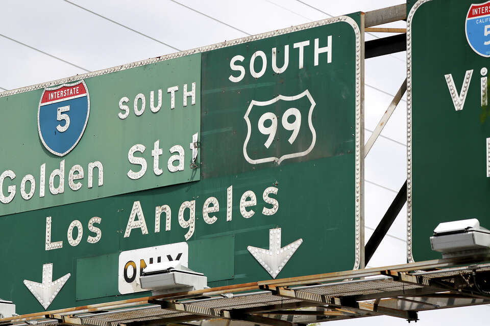 Sign for US 99, the precursor to I-5, reappears on Los Angeles freeway
