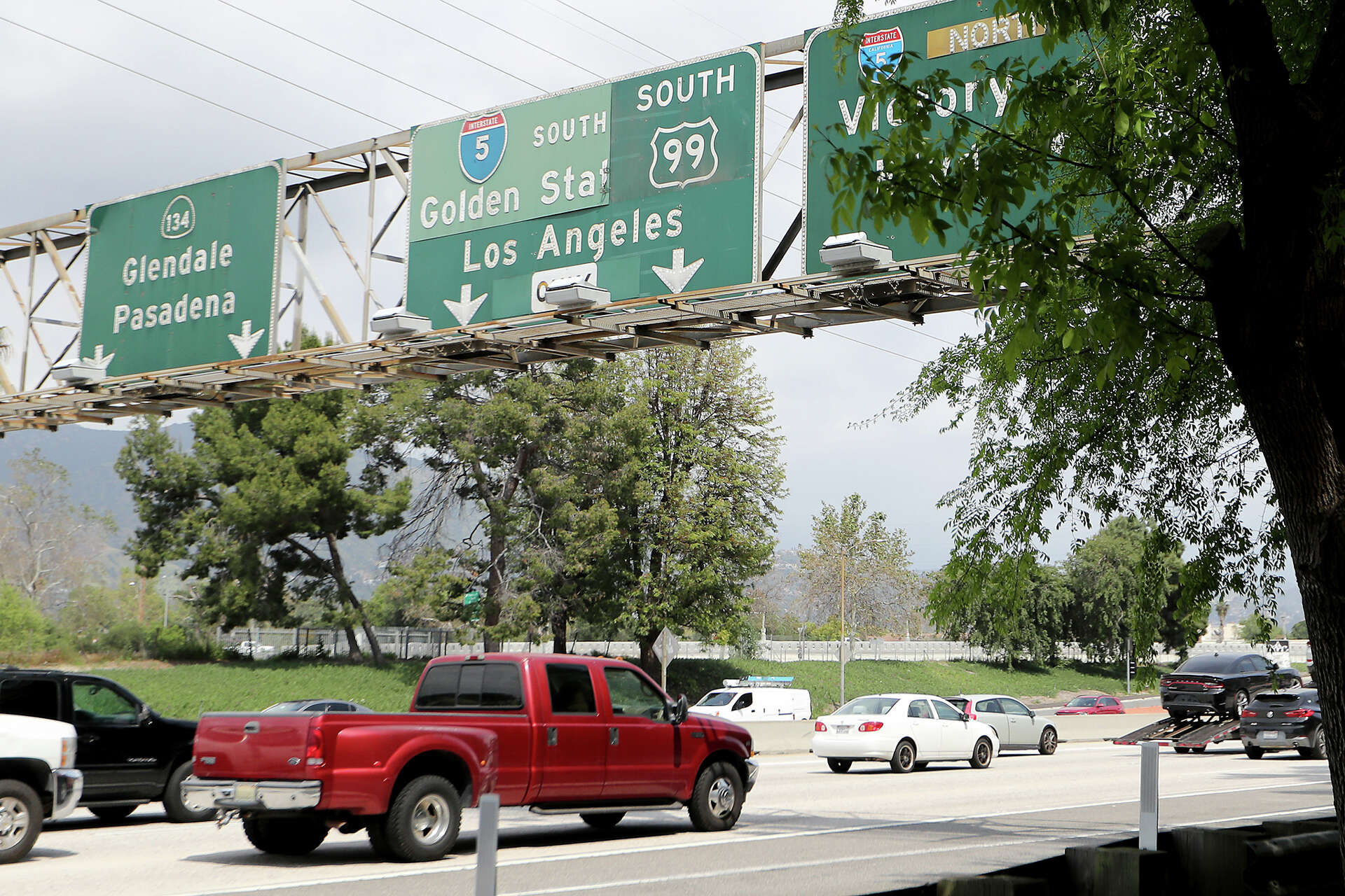 Sign for US 99, the precursor to I-5, reappears on Los Angeles freeway