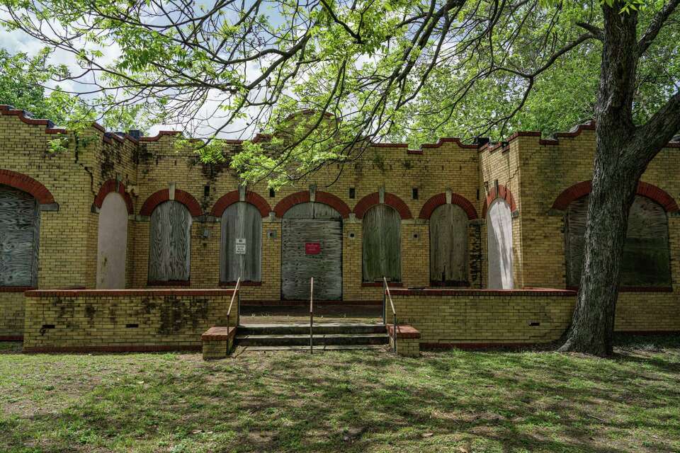 Historic HIV clinic in Houston moves to new building