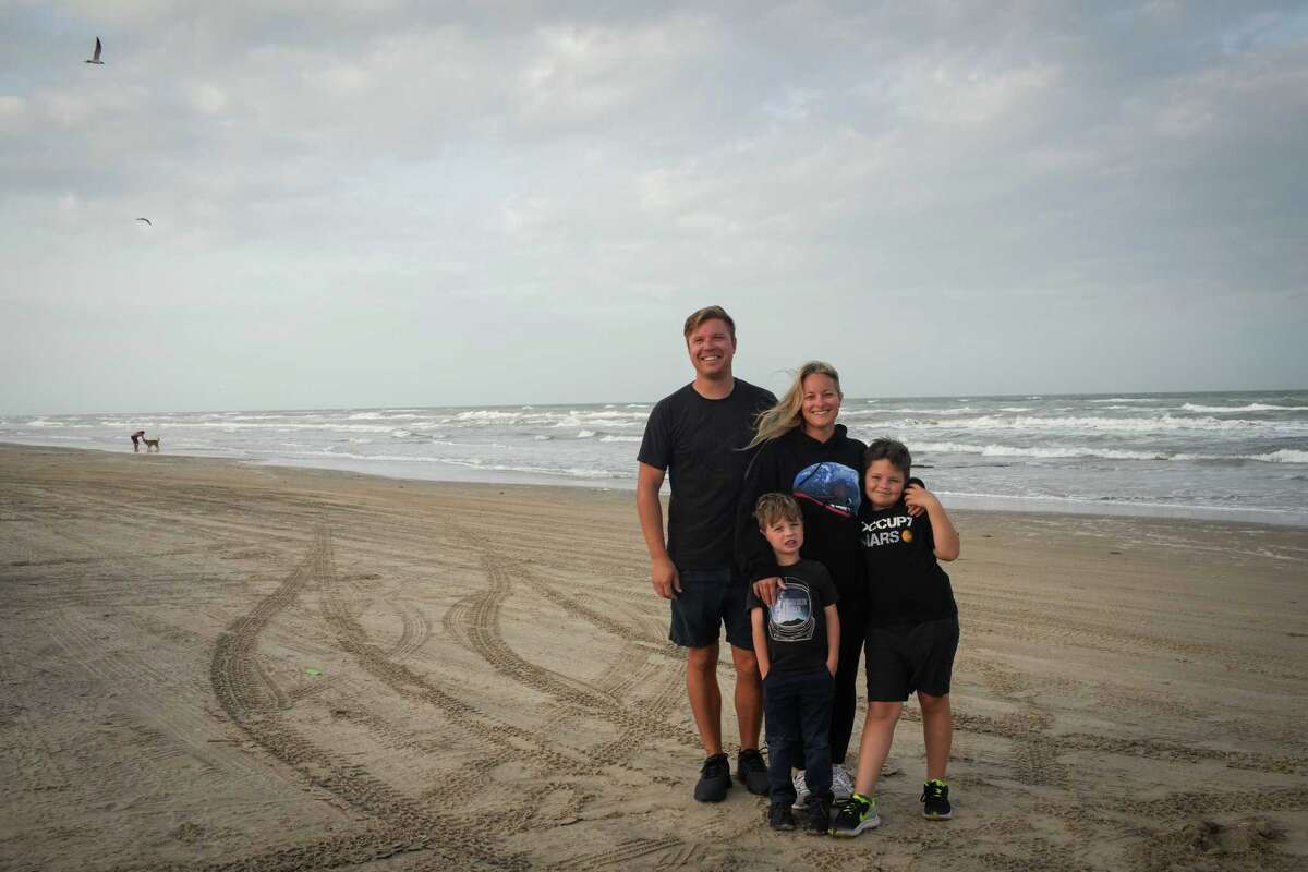 SpaceX rocket launch dazzles and divides spectators in Boca Chica