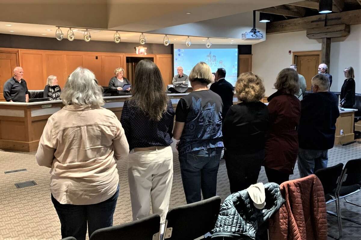 Manistee city fire chief gets standing ovation at last council meeting