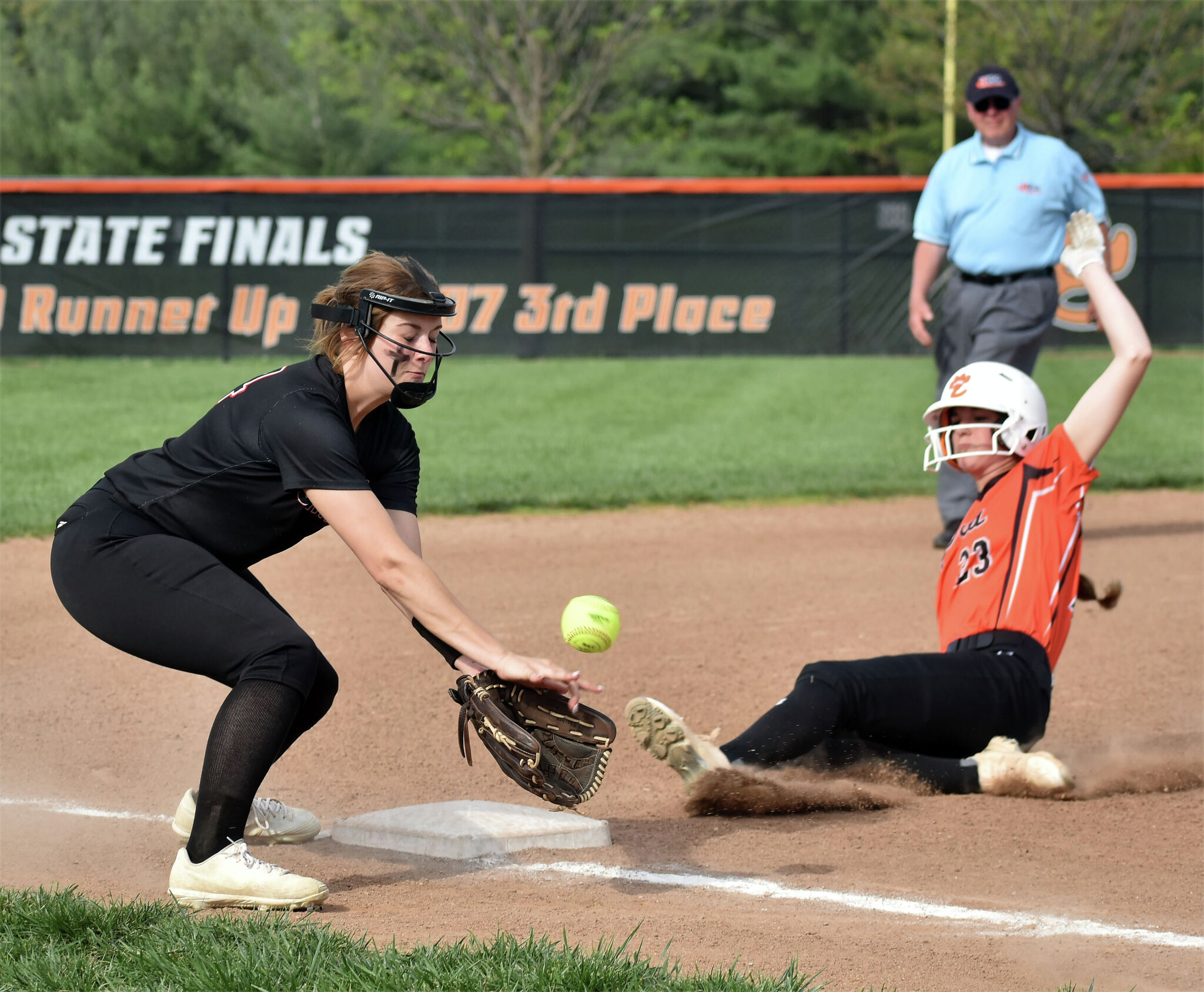 Nelson pitches Edwardsville softball to win over Calhoun