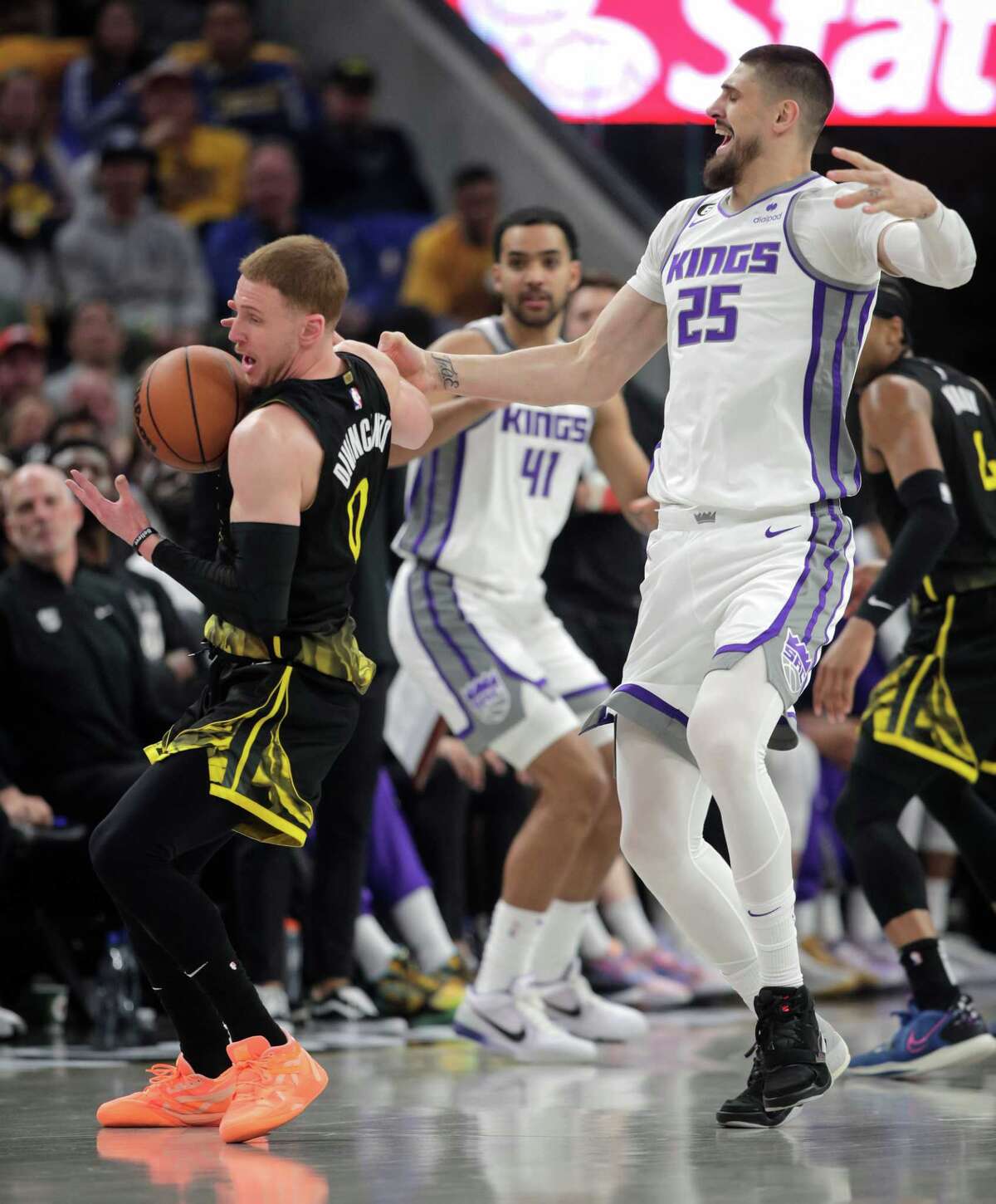 Steph Curry leads the way, but Warriors also need bench to produce