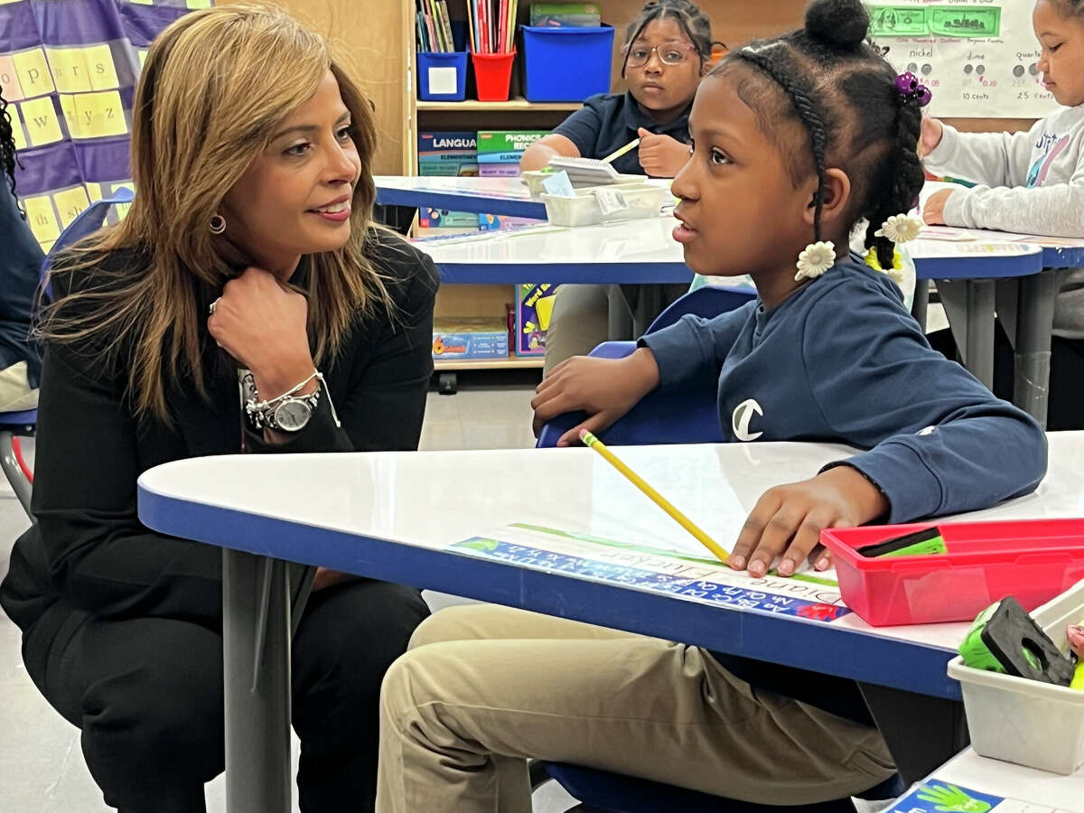 Negrón praised as the right choice to lead New Haven schools