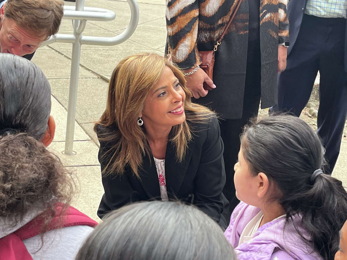 Negrón praised as the right choice to lead New Haven schools