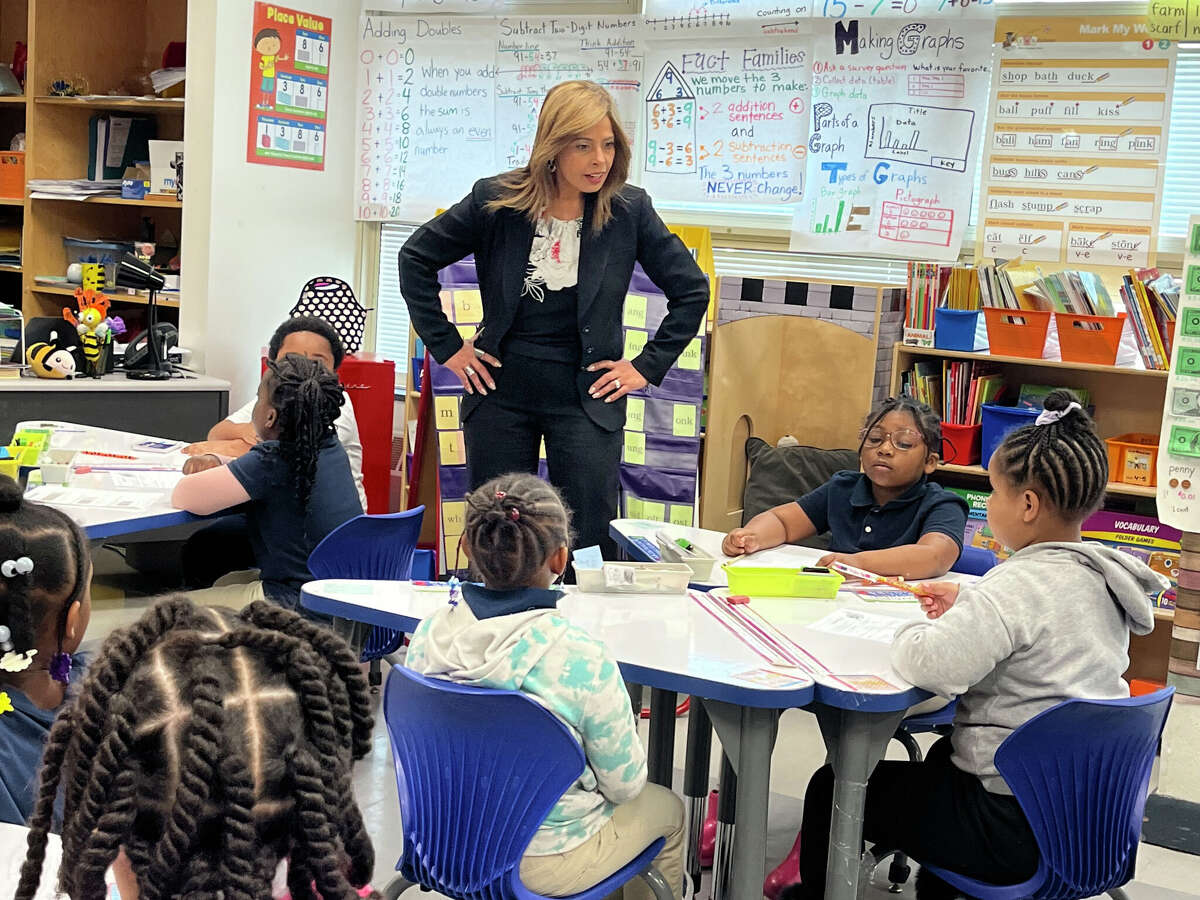 Negrón praised as the right choice to lead New Haven schools