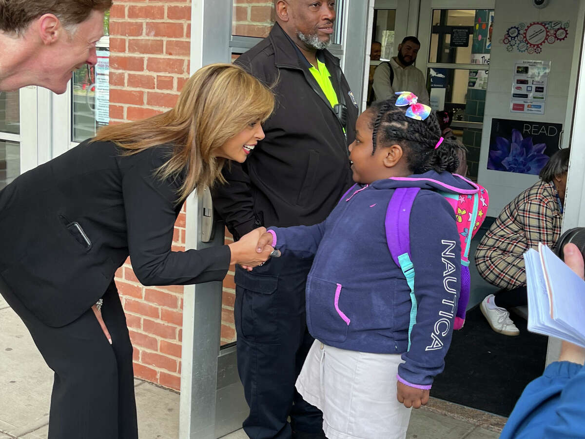 Negrón praised as the right choice to lead New Haven schools