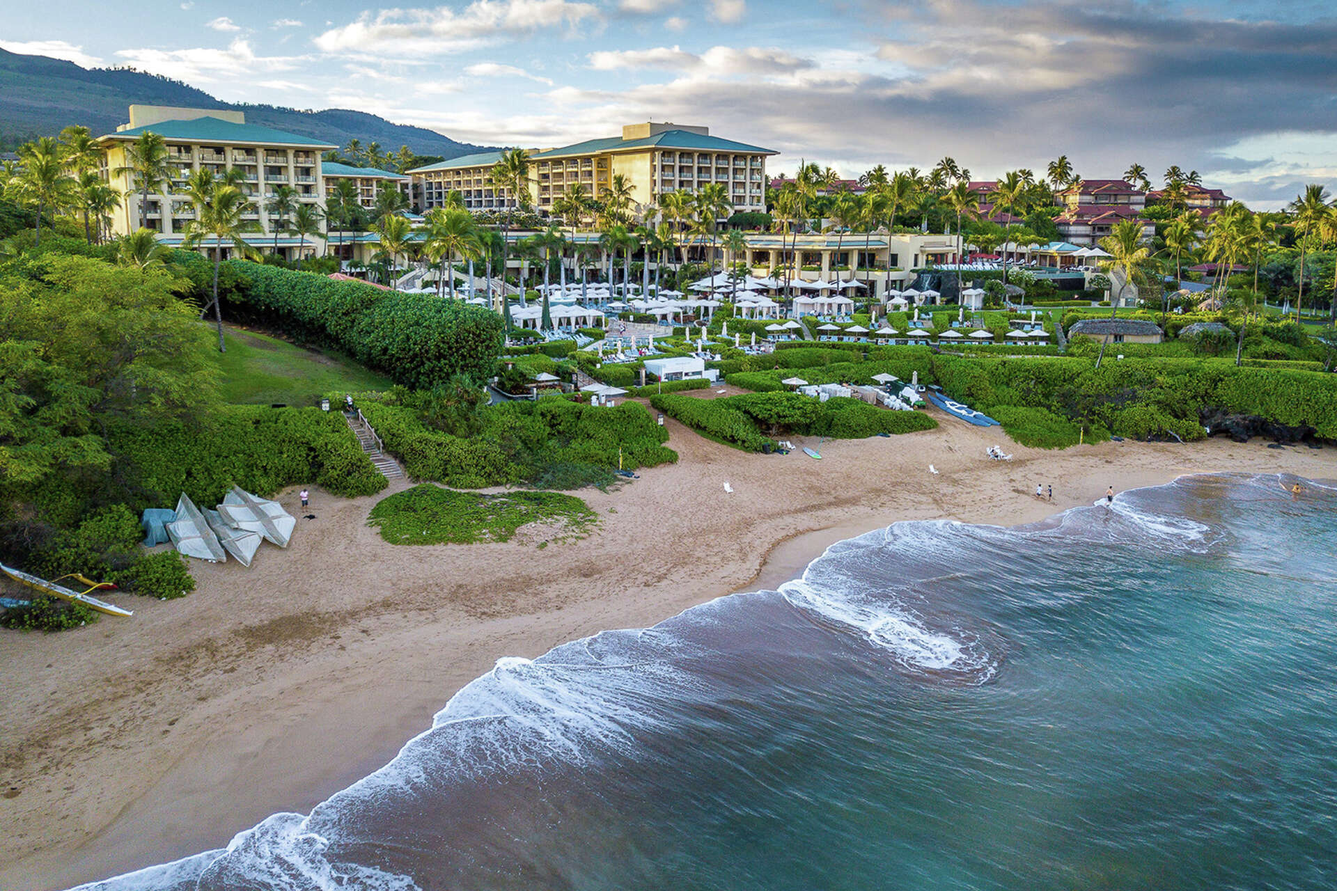‘The White Lotus’ hotel in Hawaii is real. Here’s a look inside.