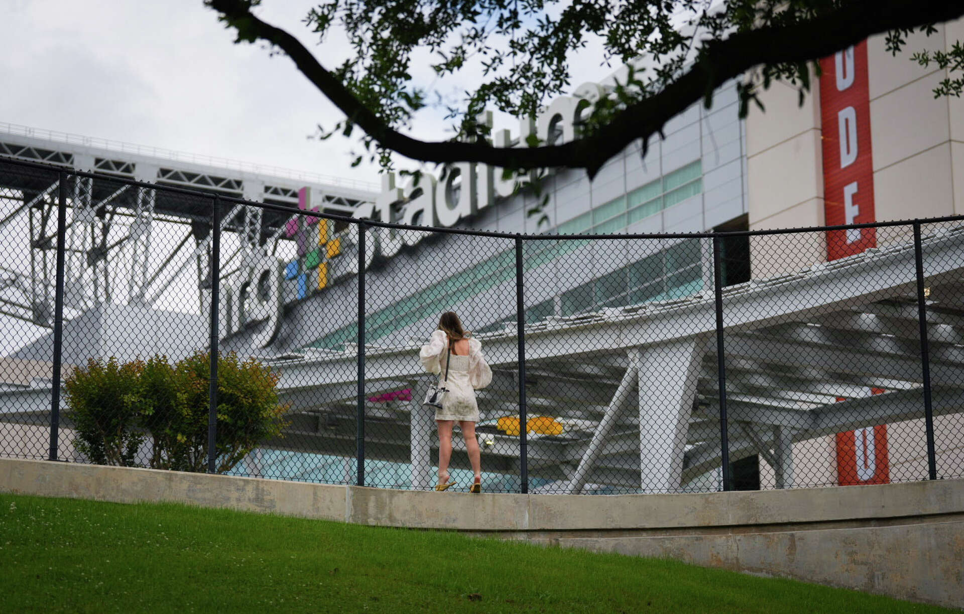Eras Tour in Houston: Taylor Swift fans bring A-game to NRG Stadium