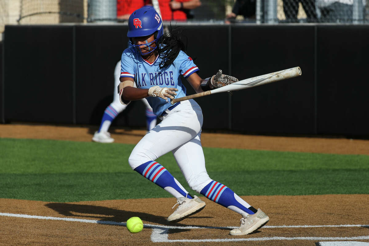 Oak Ridge keeps playoff streak alive, blanks Willis