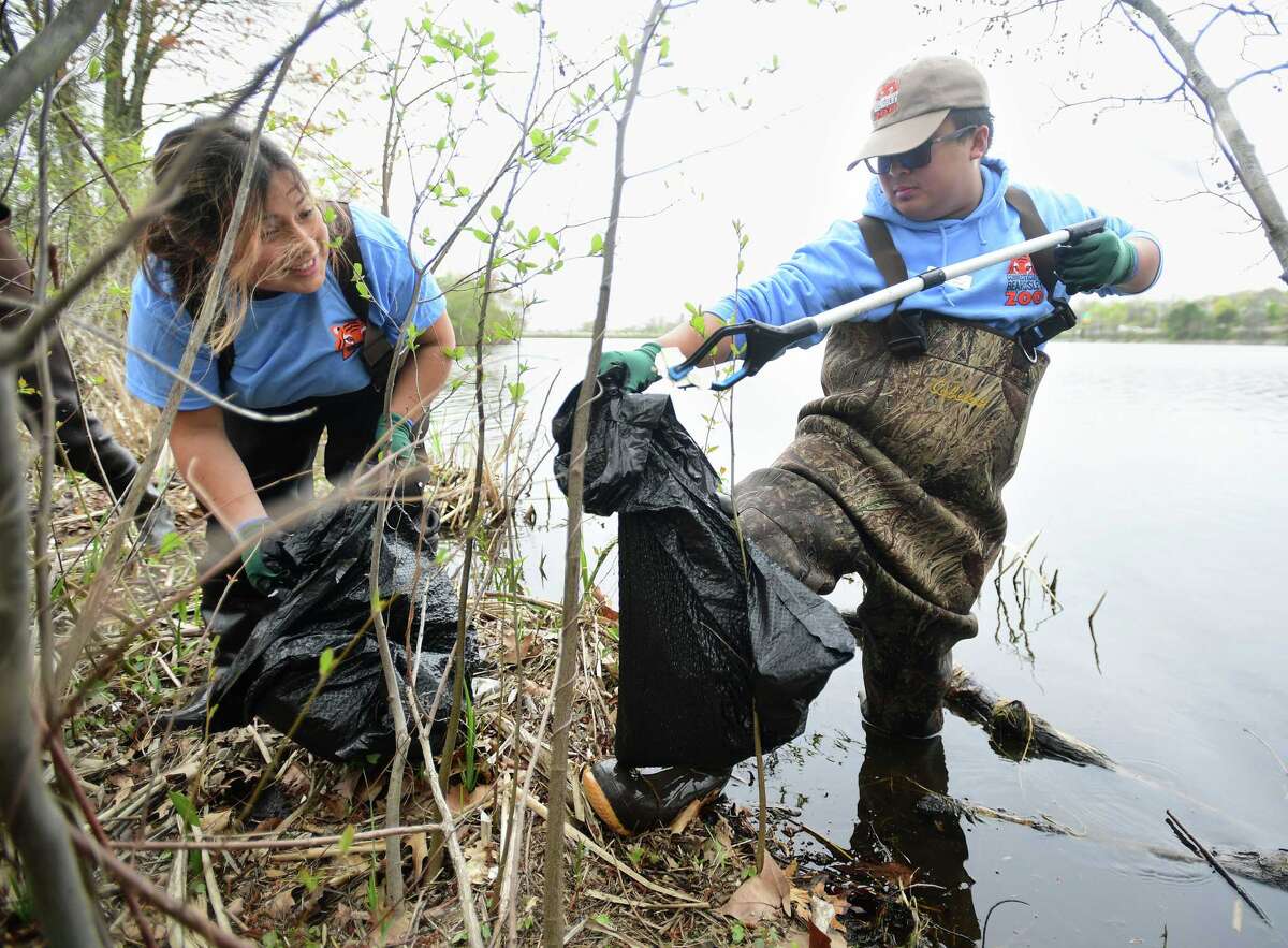 Bridgeport's Beardsley Park celebrates Earth Day with cleanup