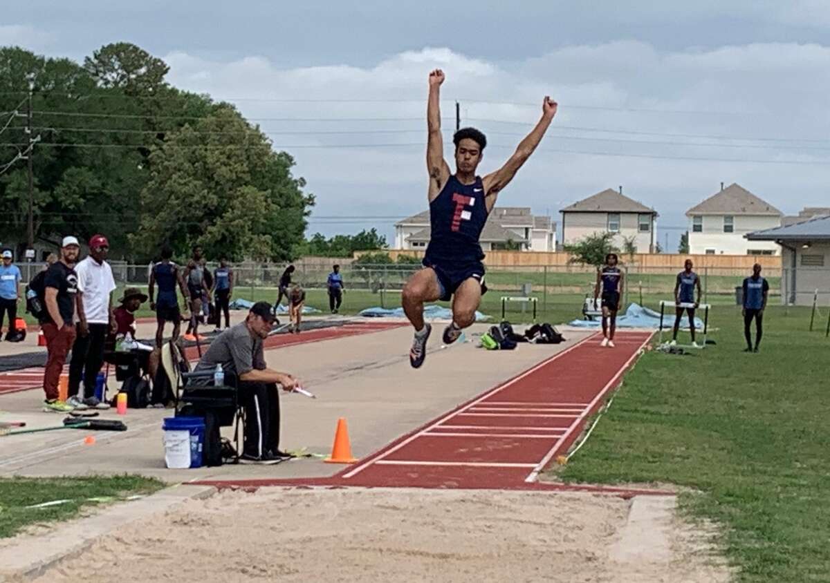 Katy girls, Ridge Point boys take area titles to regional track