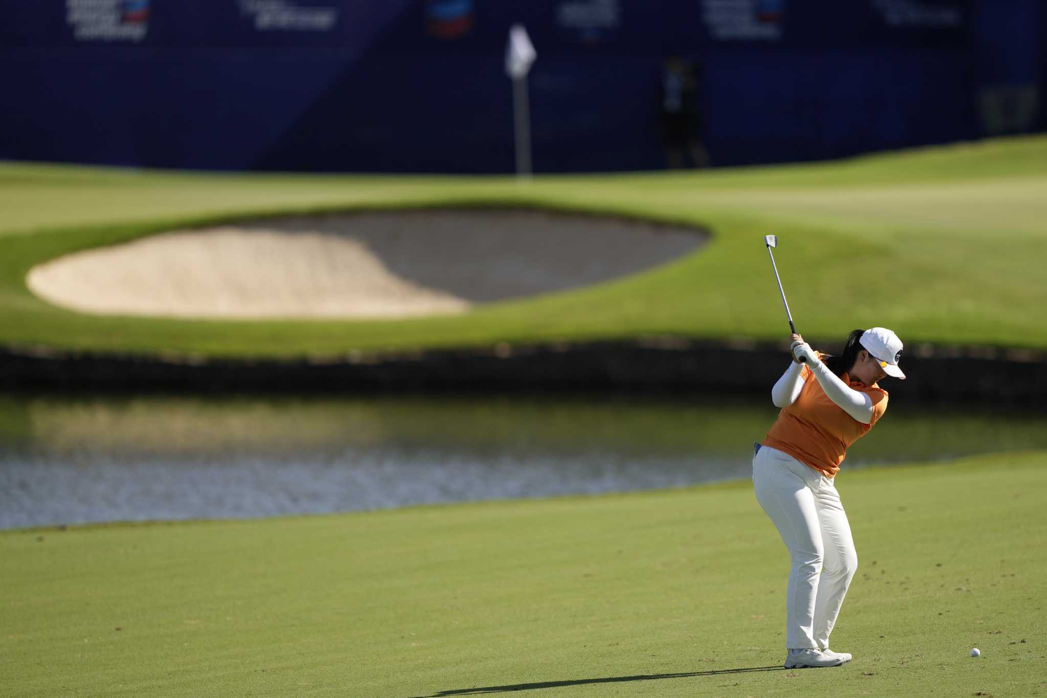 Final round of Chevron Championship resumes after rain delay