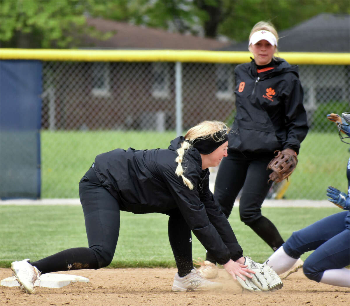 EHS softball splits with Mater Dei on cold, windy Saturday