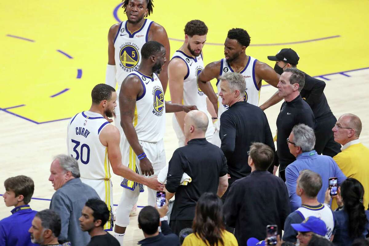 Warriors dodge late close calls, even Kings series with 126-125 win