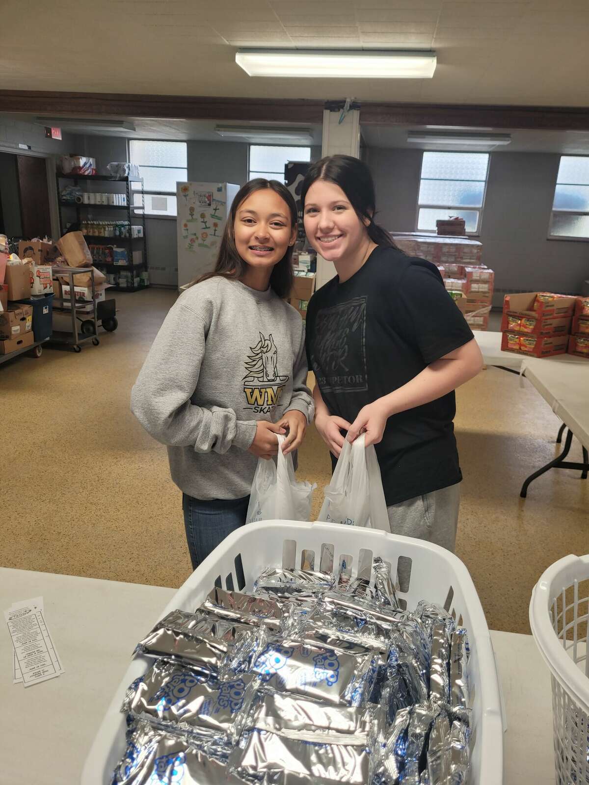 Big Rapids Honor Society volunteers for Angels of Action