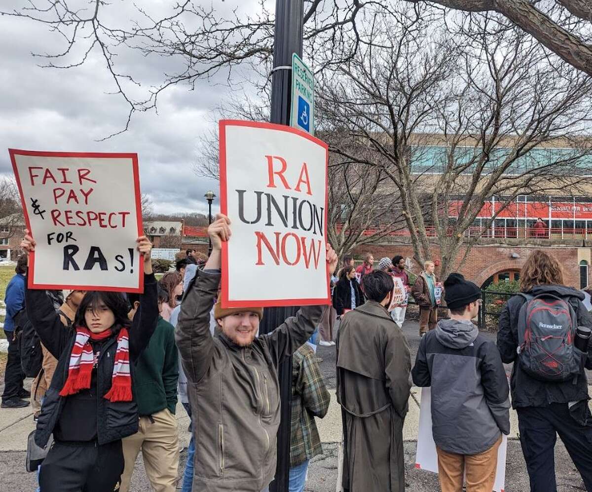 College dorm RAs are unionizing at Skidmore and RPI