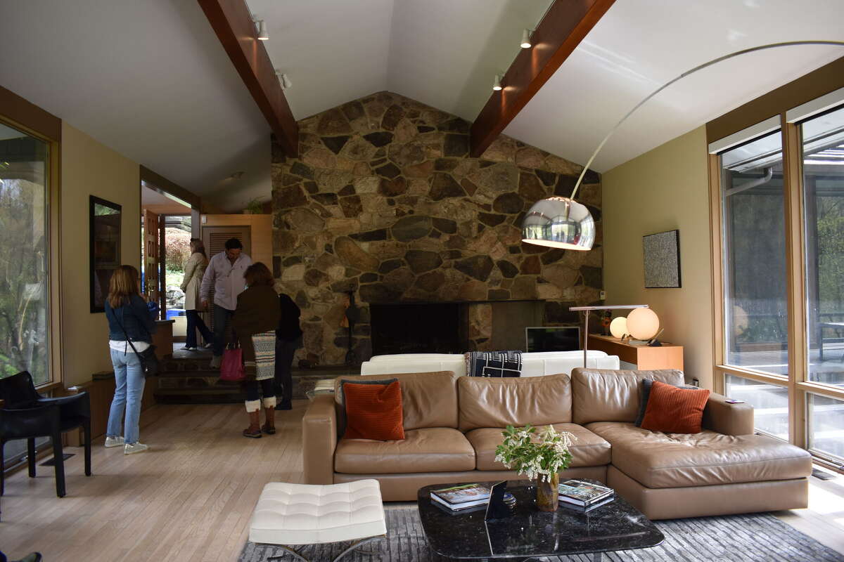 Tour gives a look inside Stamford's mid-century modern legacy