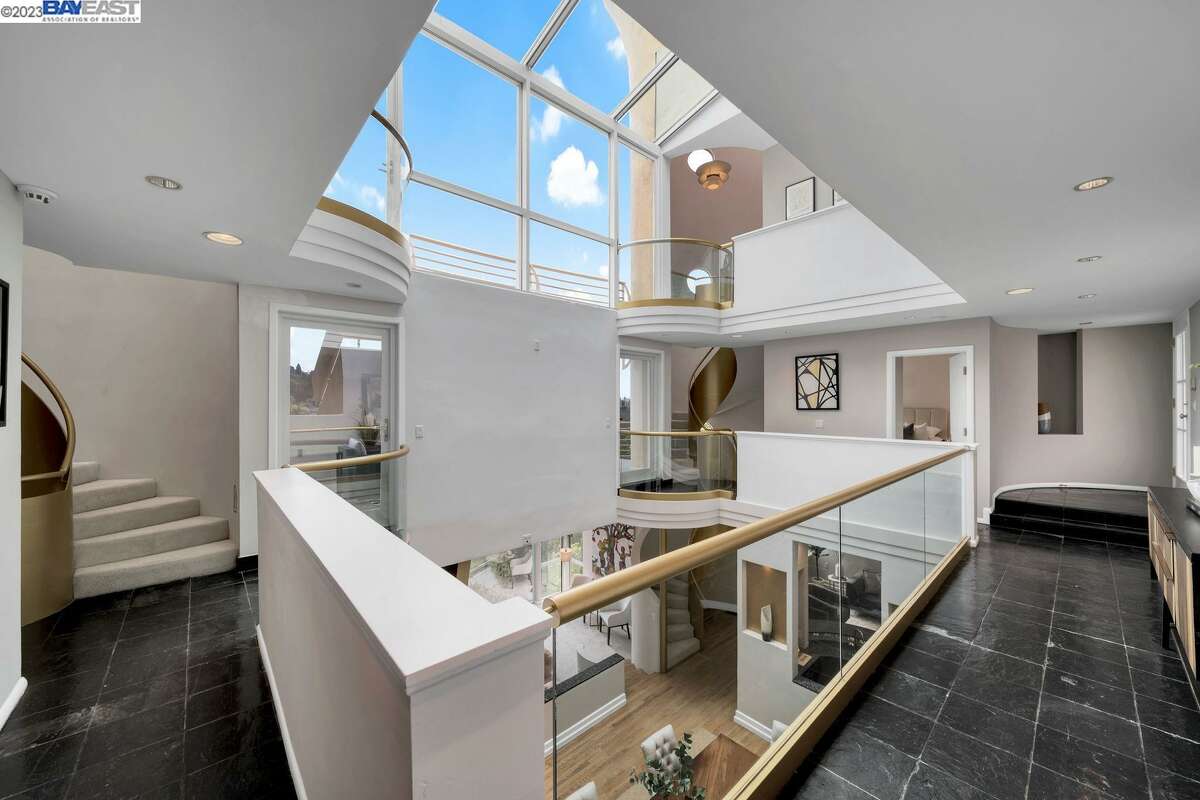 Gold-plated Bay Area mansion gets the internet's attention