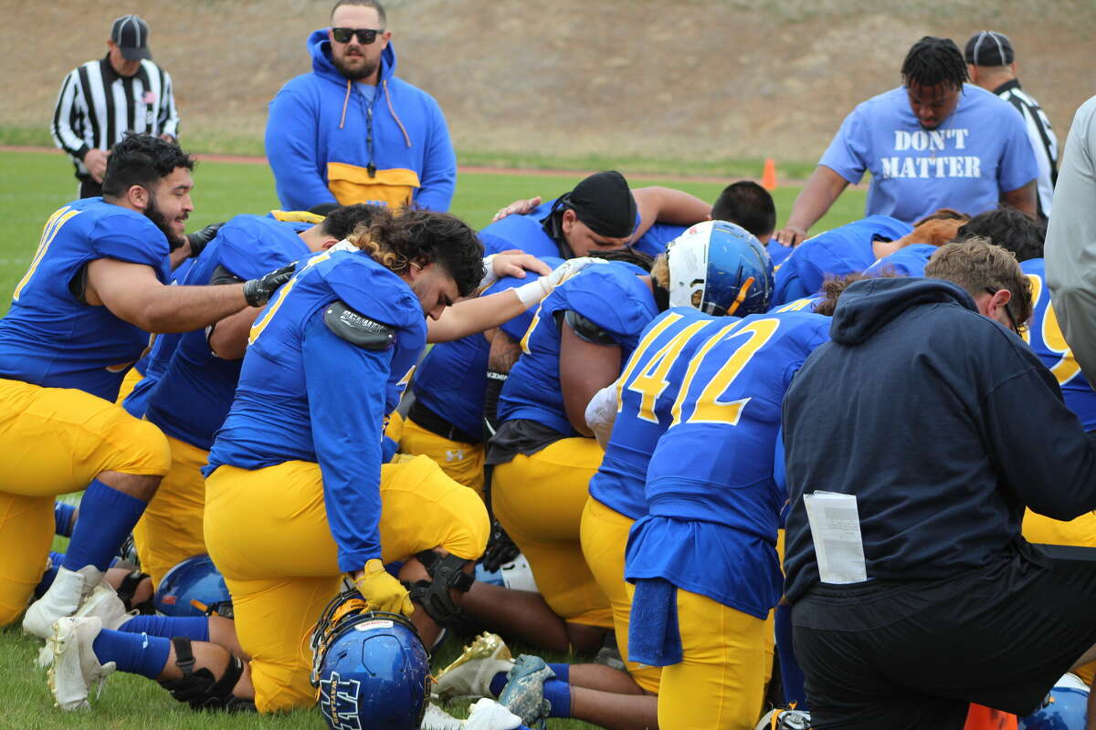 Late game heroics highlight Wayland spring football game