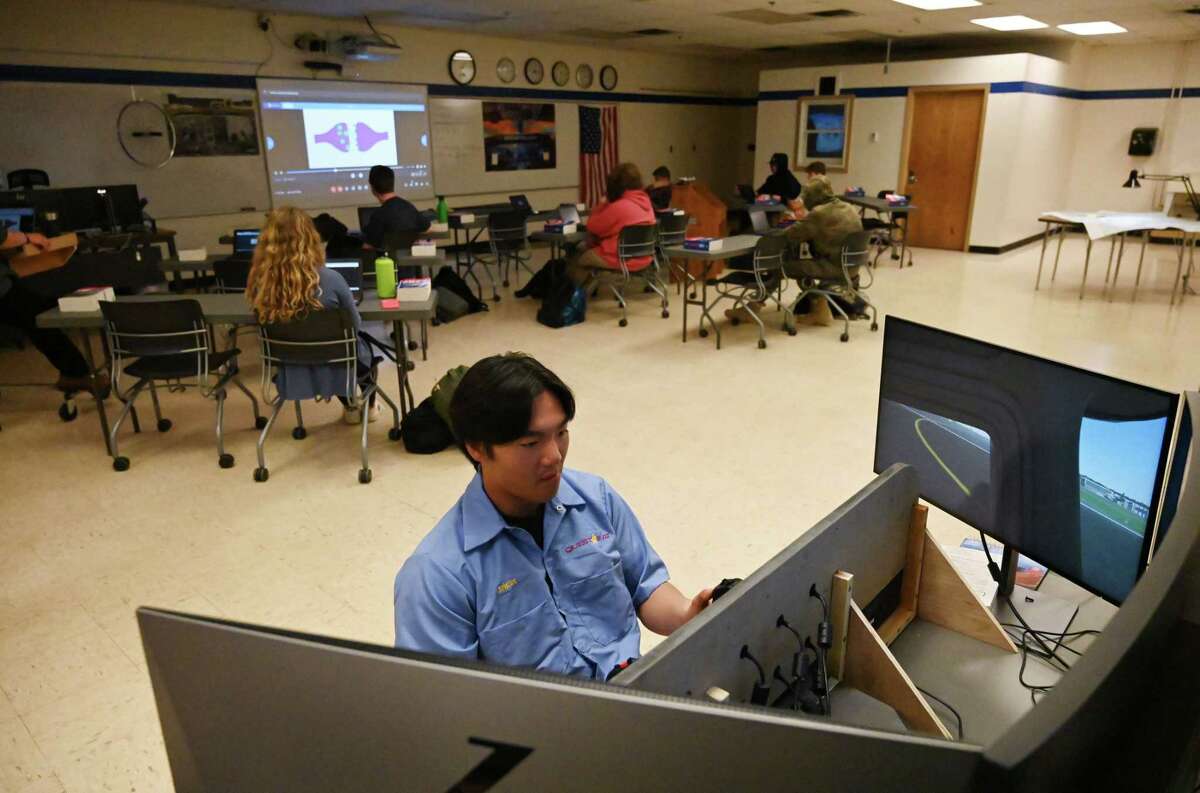 BOCES program offers easier, cheaper path for teen pilot licenses