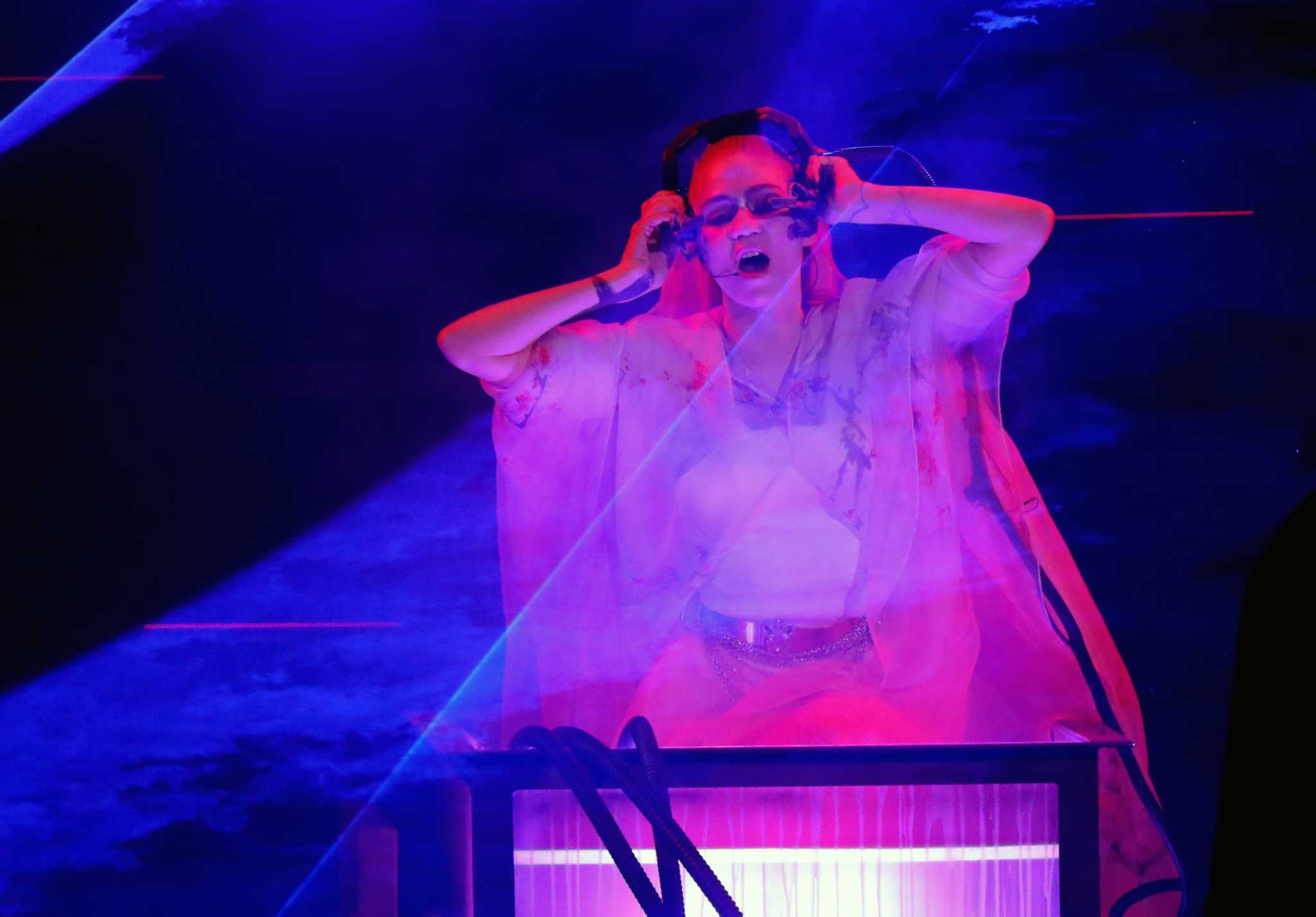 Grimes supports artificial intelligence in music creation